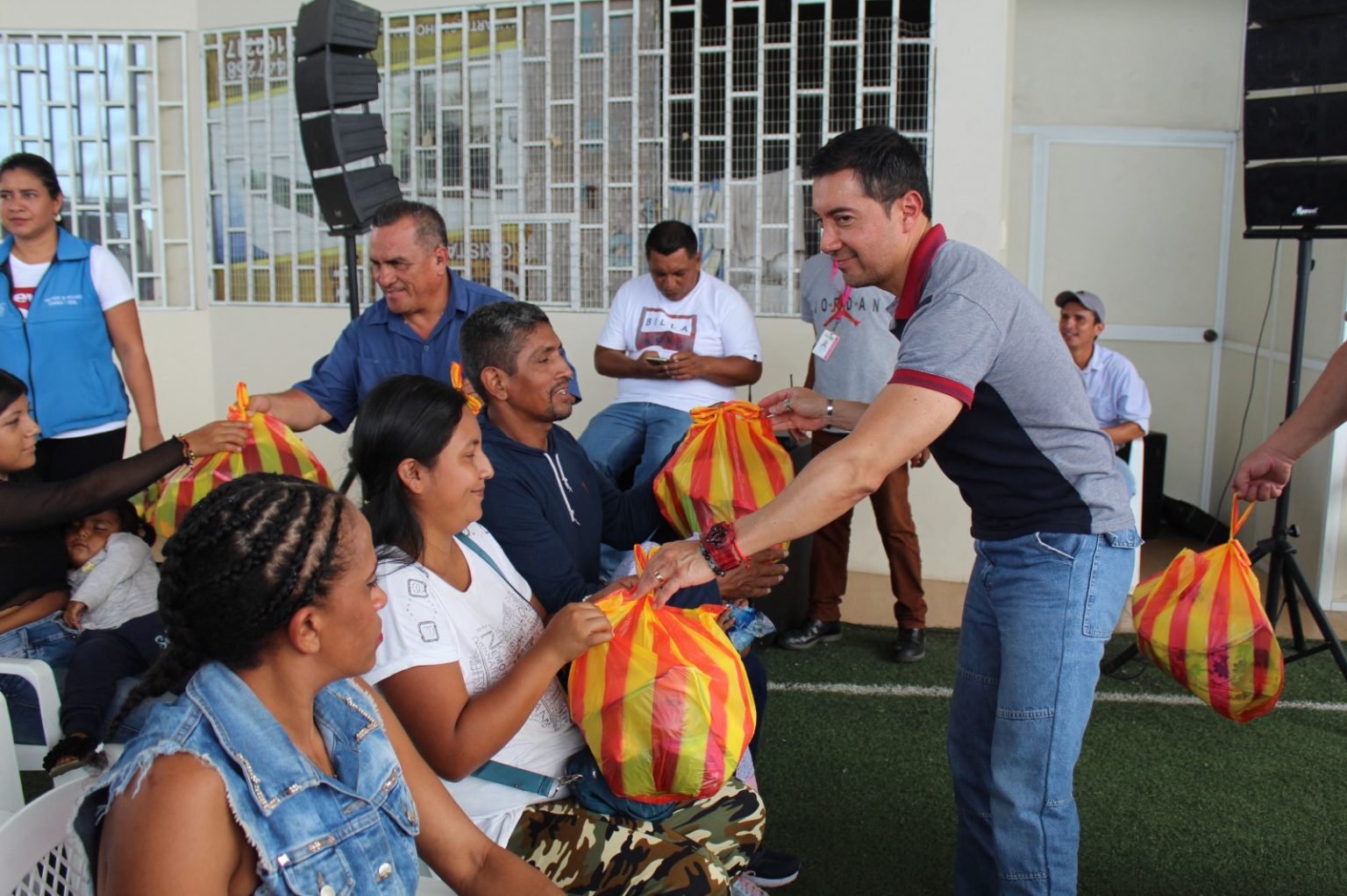 MIES entrega ayuda humanitaria a familias del cantón Camilo Ponce ...